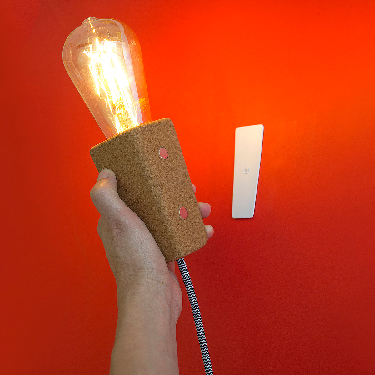 Magneto Lamp – Versatile Cork Lamp with Magnet Attachment